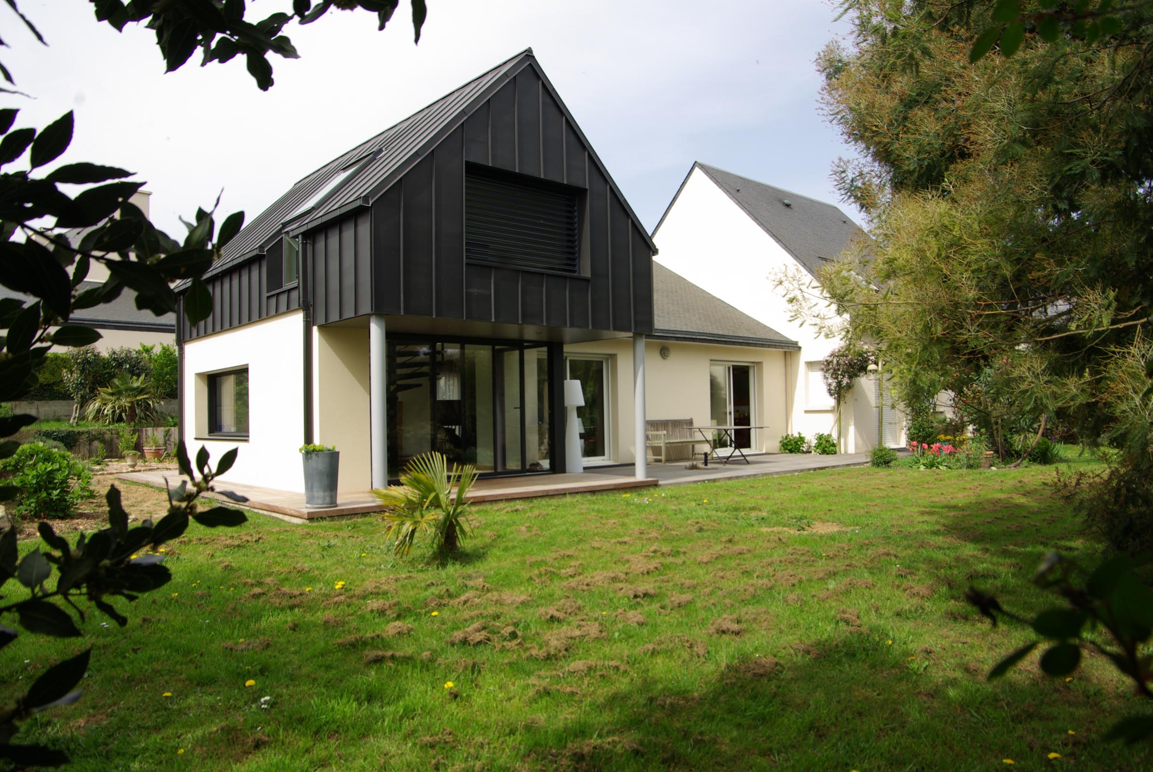 Réalisation d'une couverture en zinc et de bardage - Côtes-d'Armor