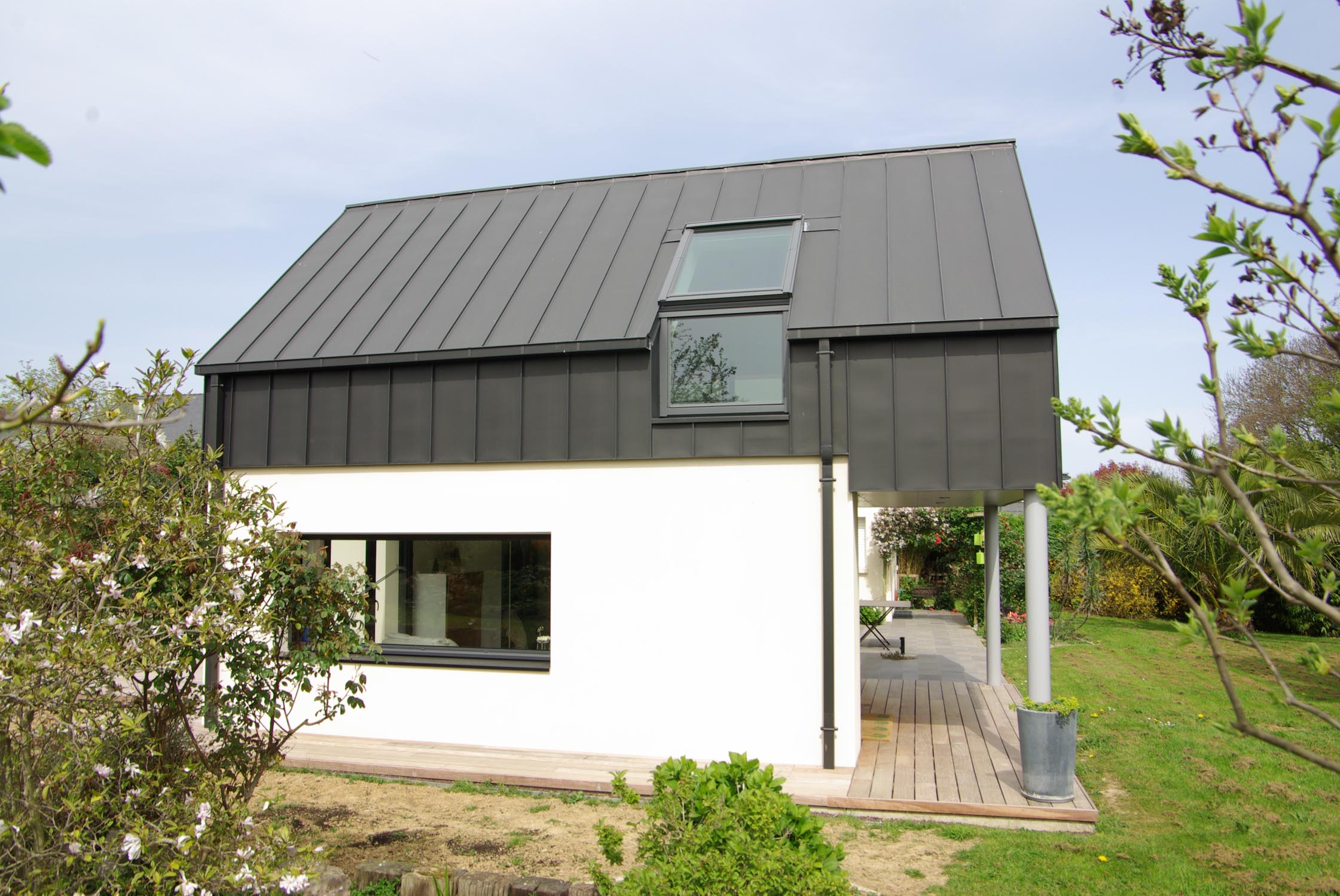 Réalisation d'une couverture en zinc et de bardage - Côtes-d'Armor