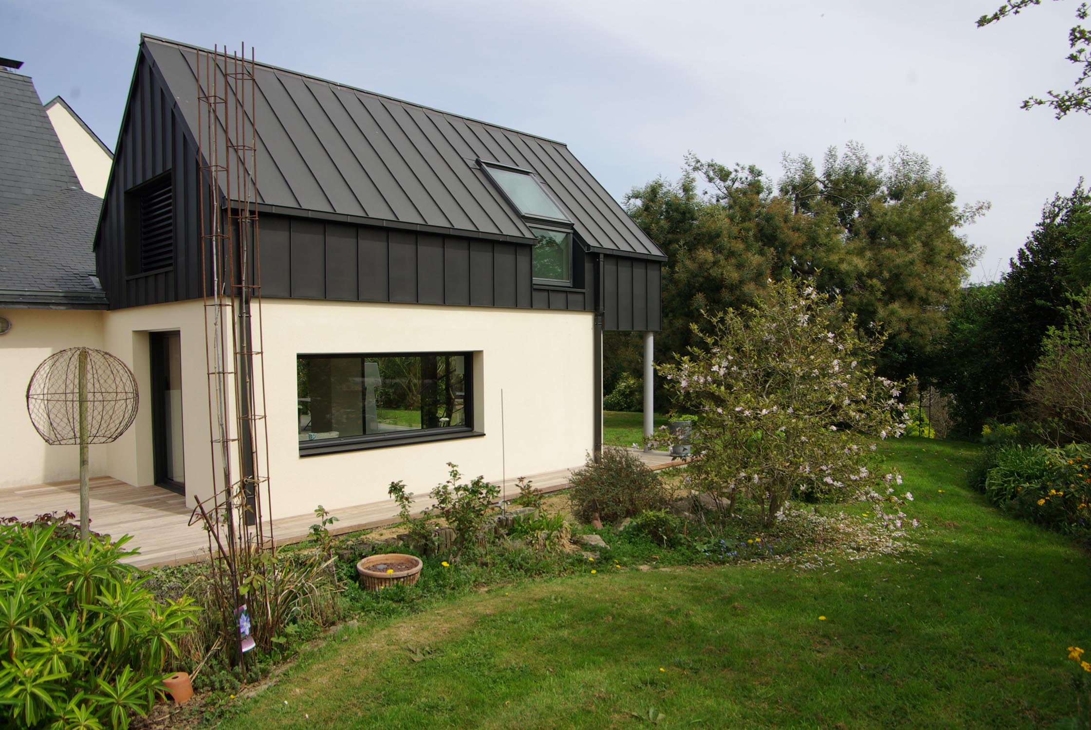 Réalisation d'une couverture en zinc et de bardage - Côtes-d'Armor