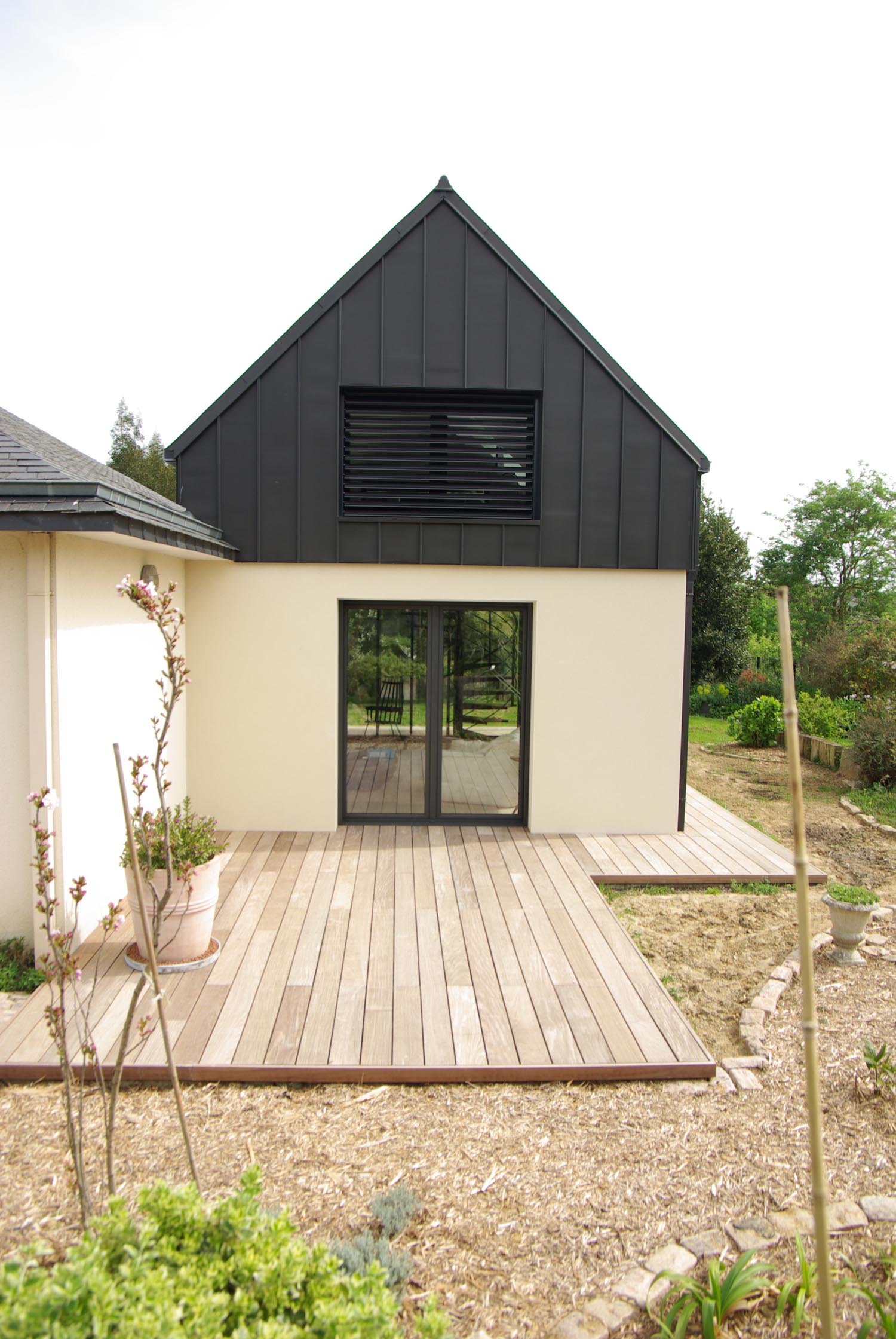 Réalisation d'une couverture en zinc et de bardage - Côtes-d'Armor